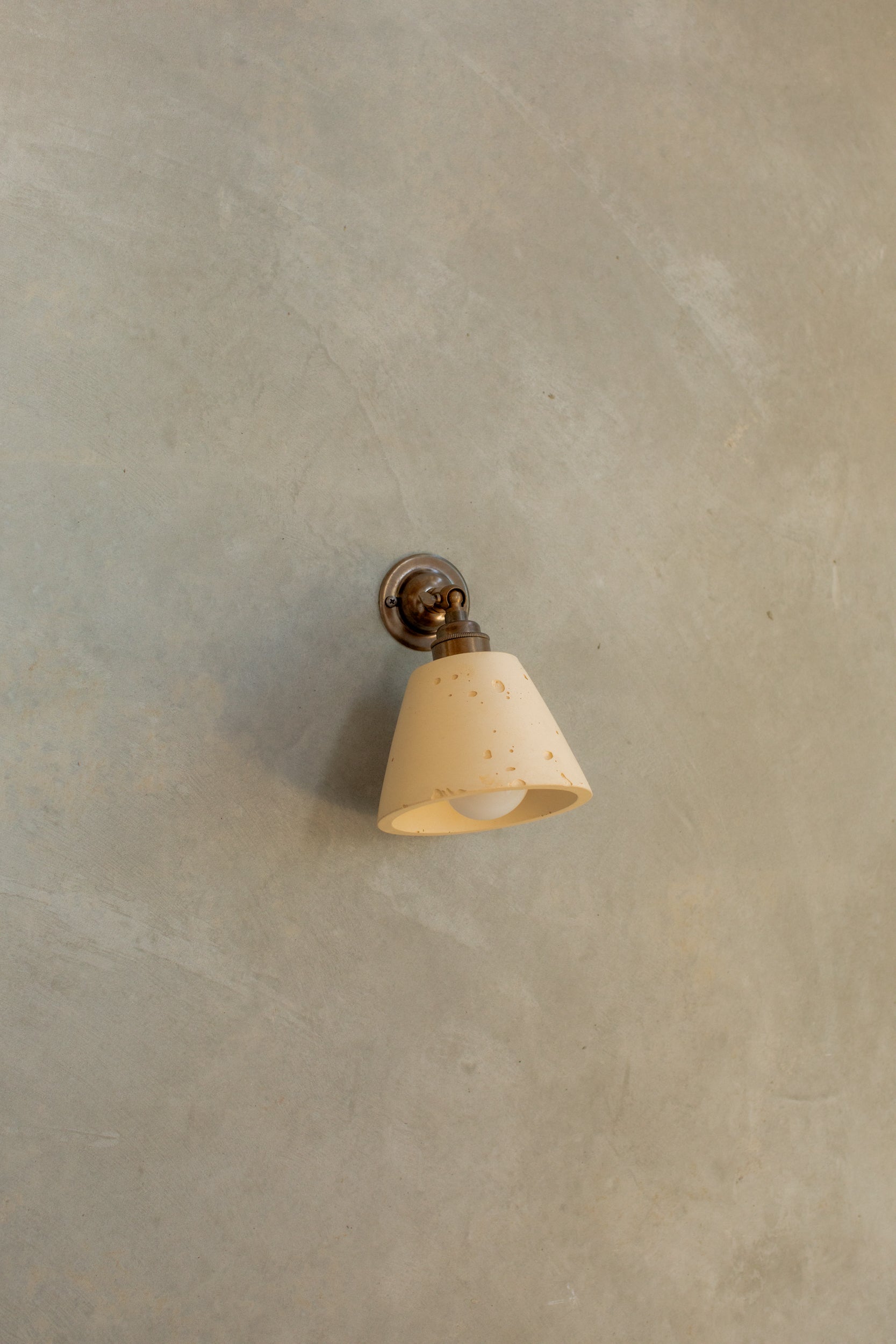 Mod wall light with knuckle – Crete Studio