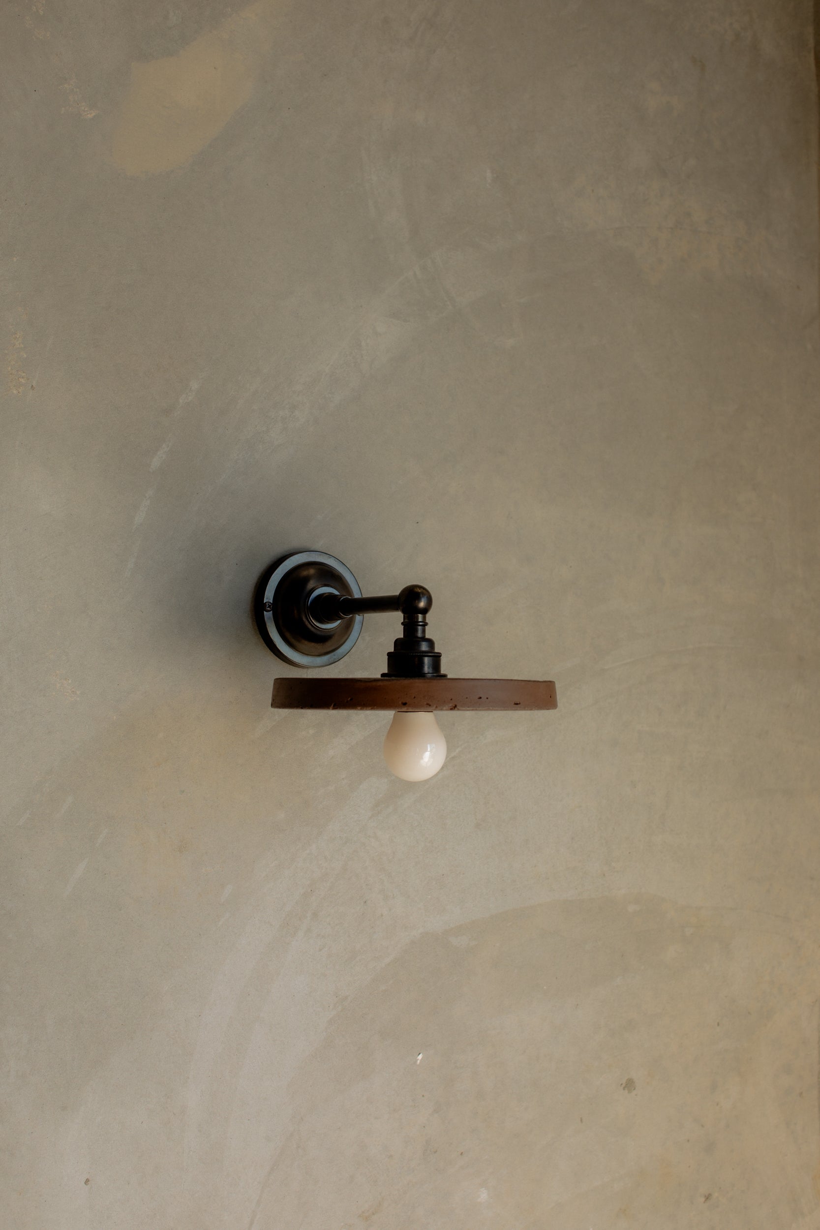 Loman Straight Arm Wall Light – Crete Studio